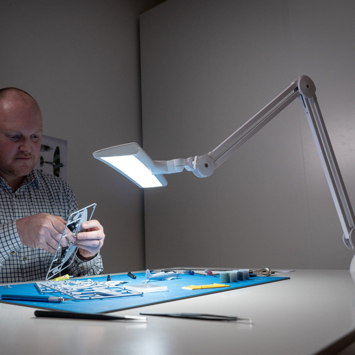 Daylight Company LED Lumi Dimmable Wide Task Lamp With Table Clamp ...